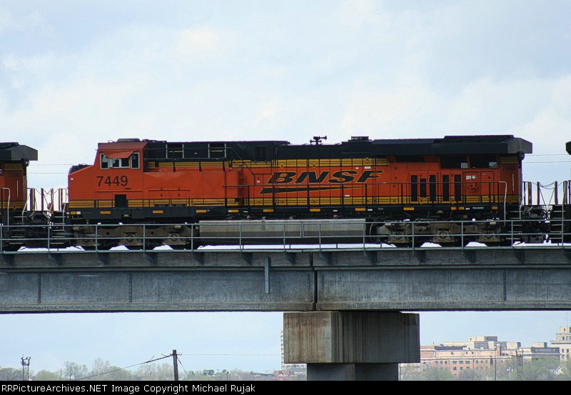 BNSF 7449